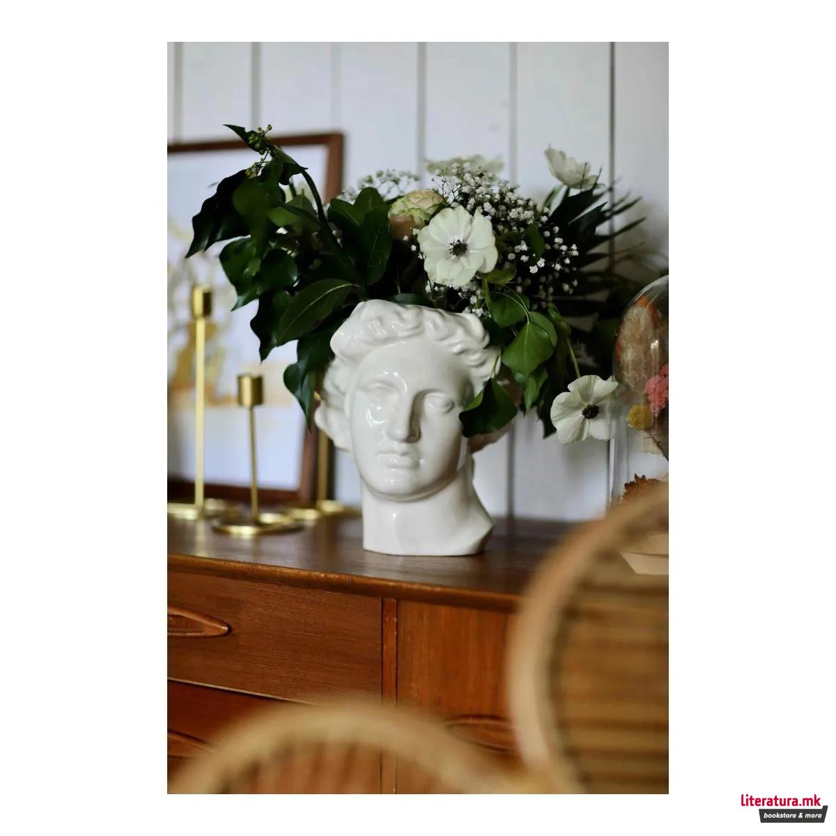 Вазна, Apollo White | literatura.mk